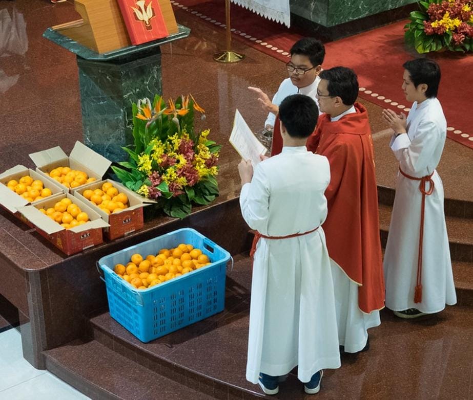 A Uniquely Peranakan CNY: Blessing Oranges and a Catholic Mass in Baba ...